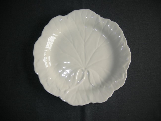 Servies Wedgwood diverse 004. presenteerschaaltje in bladvorm Servies